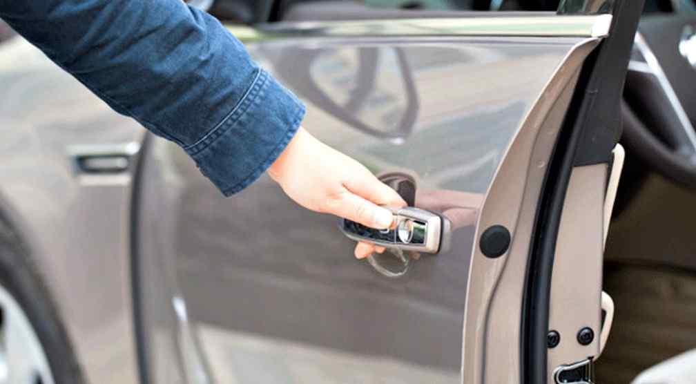 Partes de una puerta de auto